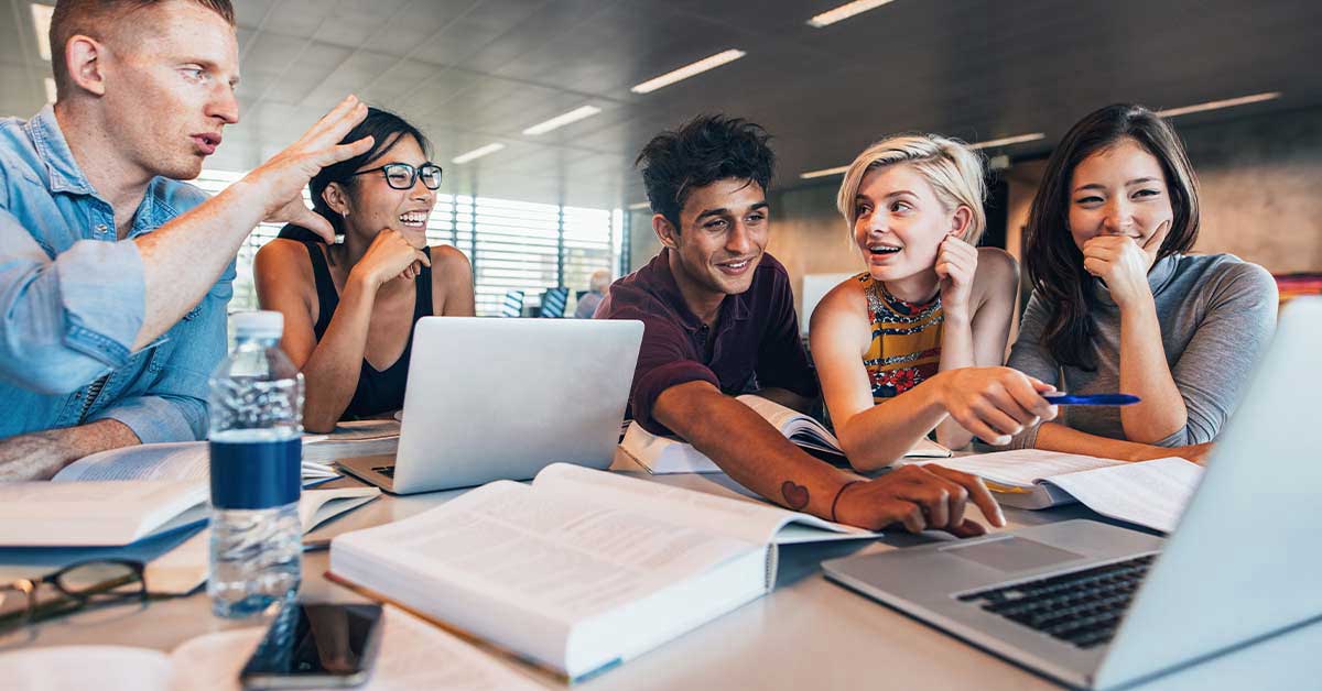 Kan je als student een zelfstandige activiteit starten? | Proximus